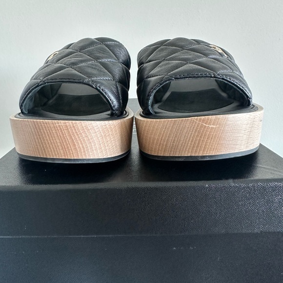 CHANEL | Shoes | Chanel 222 Interlocking Cc Logo Quilted Leather Slides ...